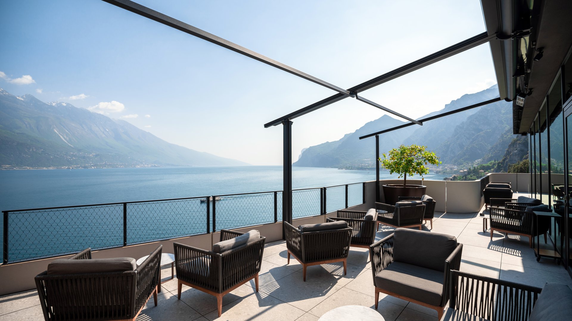 Panorama Lounge Bar – EALA’s panoramic bar